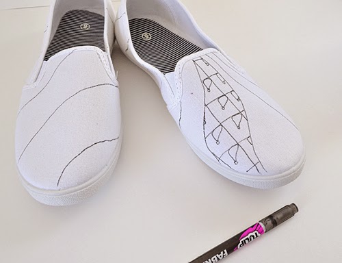 iLoveToCreate Blog: Zentangle® Sneakers