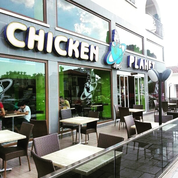 Lefkoşada Hayatın Tadı: Chicken Planet