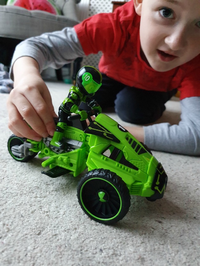 Ben 10 Transforming Omni-Cycle Review | Teddy Bears And Cardigans