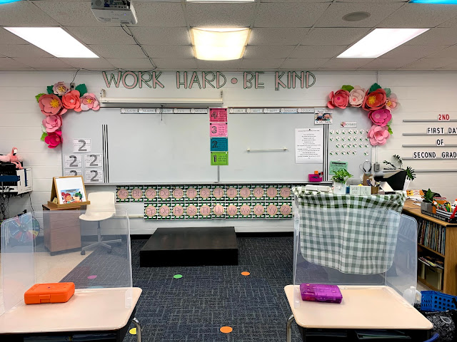 Paper Flower Classroom Decor How-To - Creating the Life