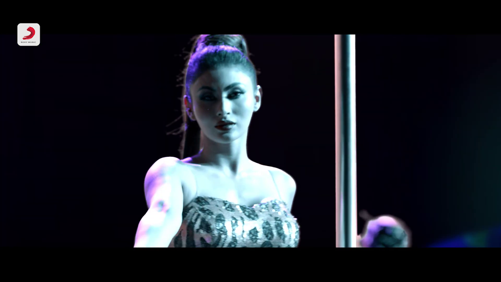 STARS INDIAN OF INDIAN TELEVISION: Mouni Roy looking stunning in The ...