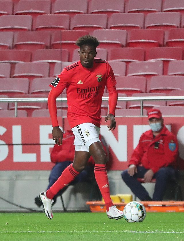 Nuno Tavares transferido