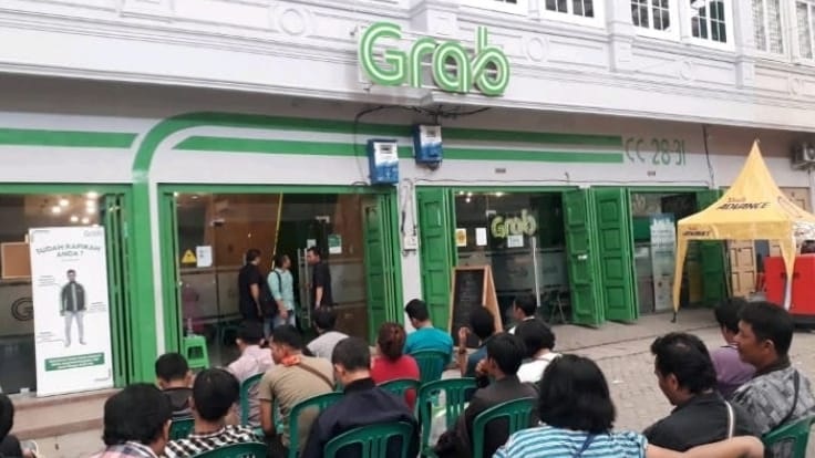 Pemutusan Sepihak, Driver Grab TPI Tuntut Kejelasan Kepemilikan Mobil ...