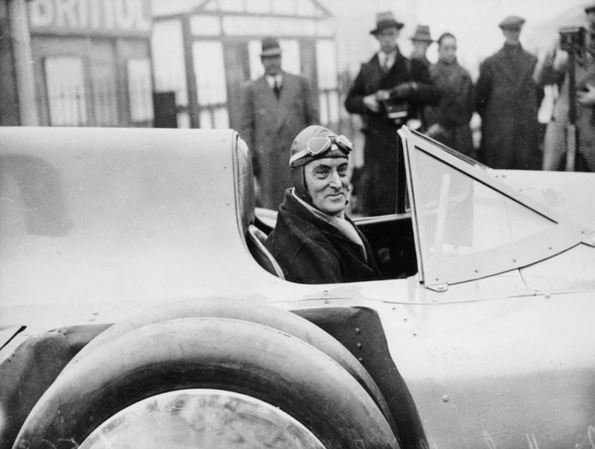 Amazing Photographs of Sir Malcolm Campbell With His Stunning Blue Bird ...
