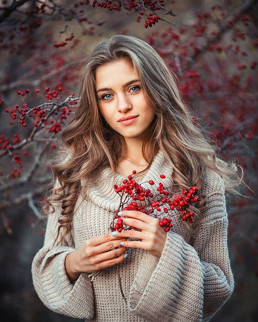 female outdoor portrait photography by Sergueї Chatskov - Creative DIY