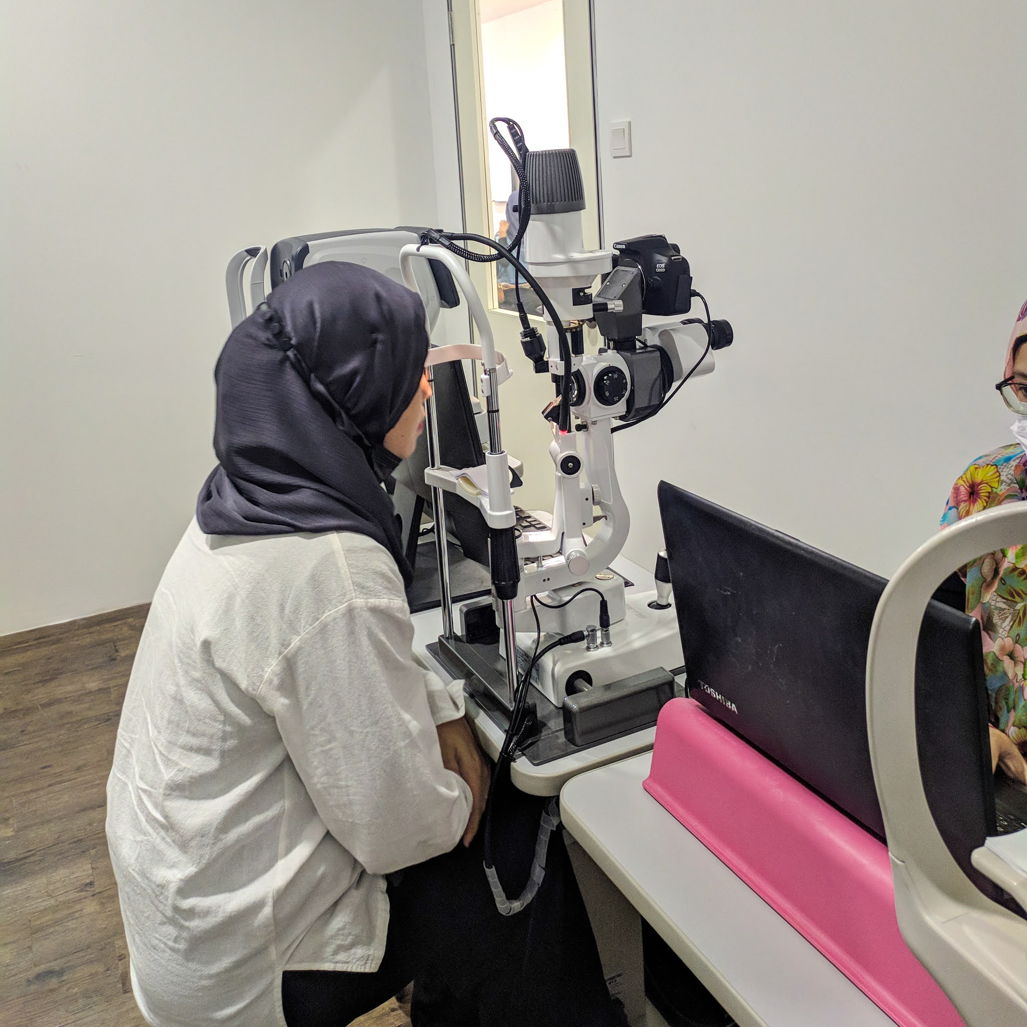 OPTOM EYECARE Bangi, Klinik Optometri dan Pakar Cermin Mata | Cerita Budak Sepet