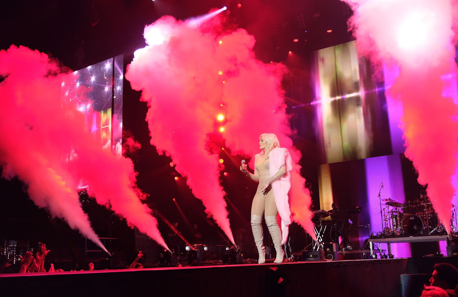 Daily Celebrities Paparazzi, Candid and Photoshoot Pictures: Bebe Rexha ...