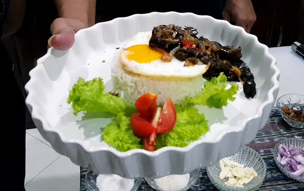 Snails Cooked Spicy Sweet Soy Sauce with White Rice and Fried Eggs ...