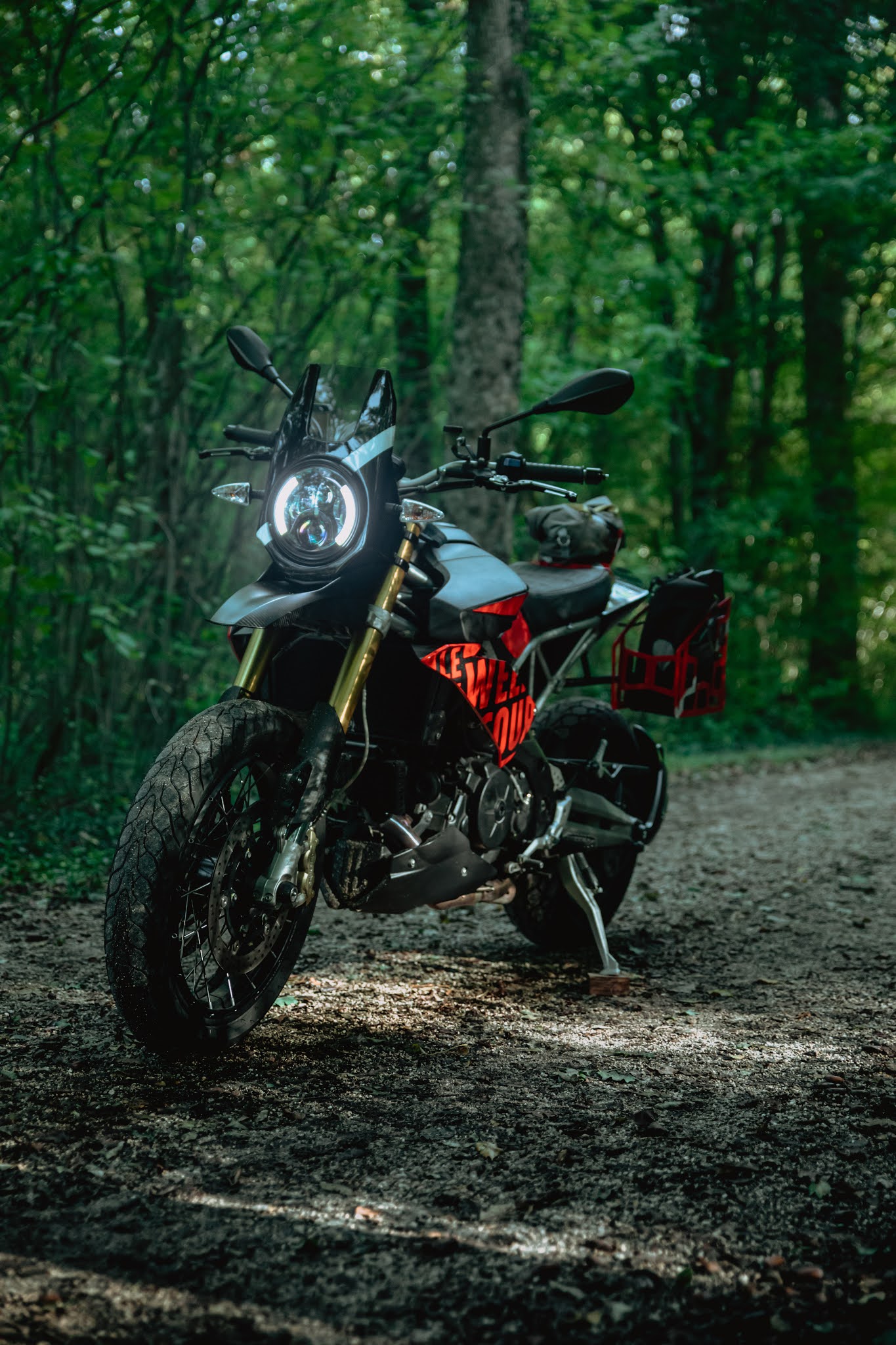 LWDC scrambler "SuperRoad" released ! (based on Aprilia 1200 Dorsoduro)