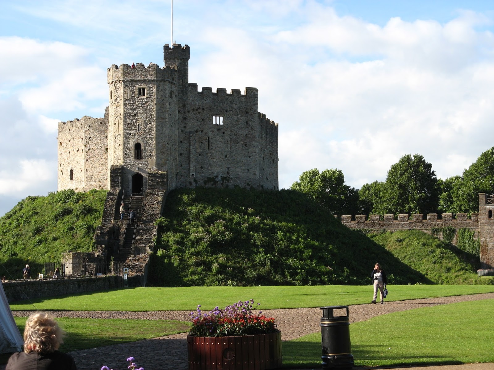 The very ordinary diary of some liveaboards: Cardiff by train