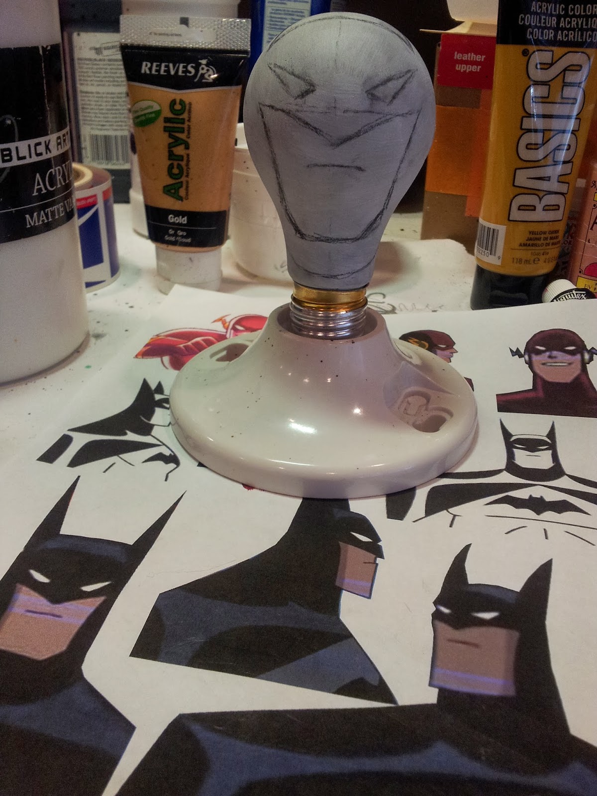 THE LIGHT BULB ART OF CHRIS MASON: BATMAN: JLU Light-Bulb Portrait