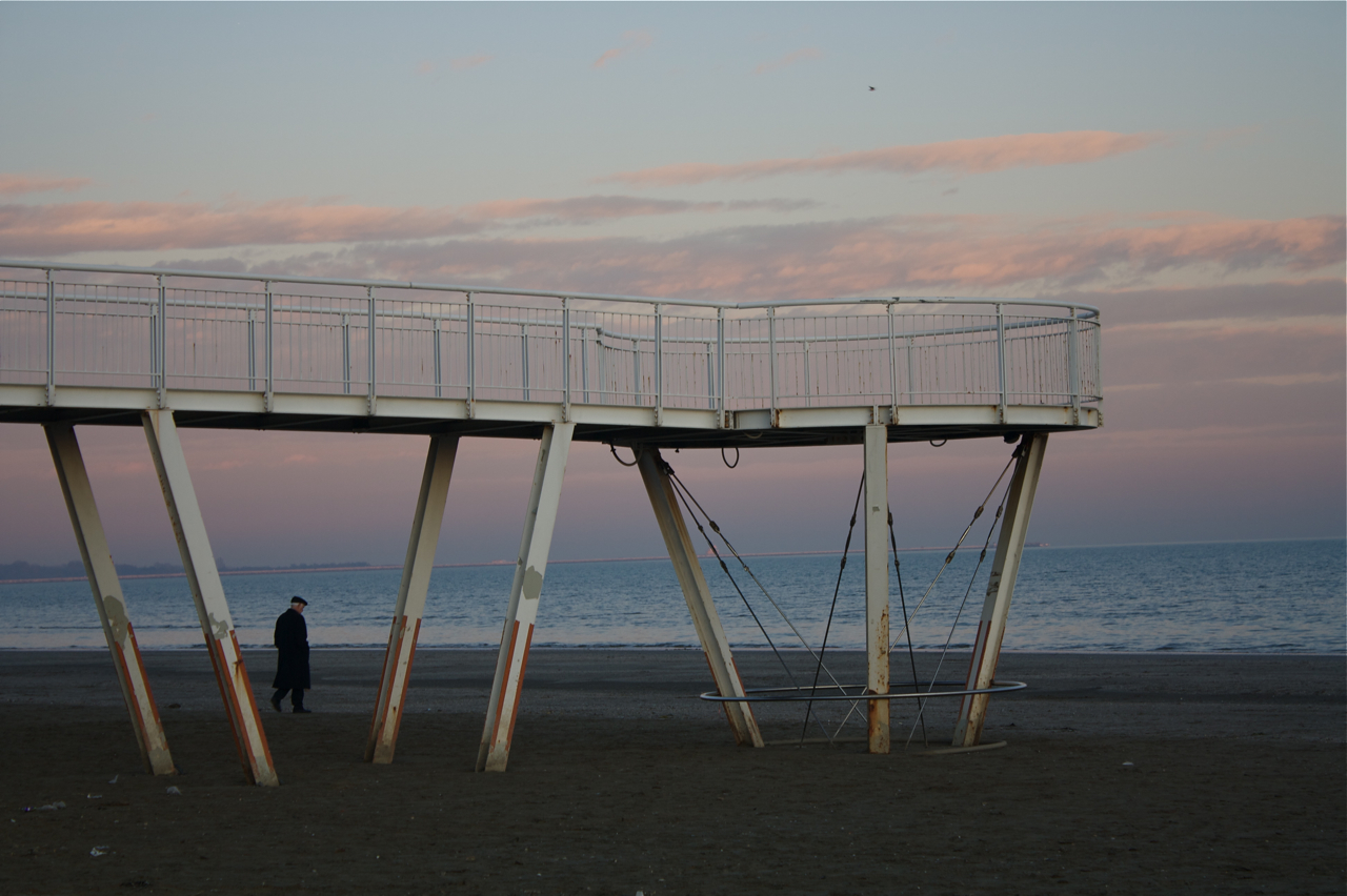 venezia blog: Lido in Winter: Long Walk, Short Pier