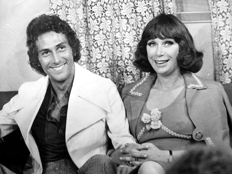 Astros em Revista: REINALDO GONZAGA - O GALÃ CANTOR