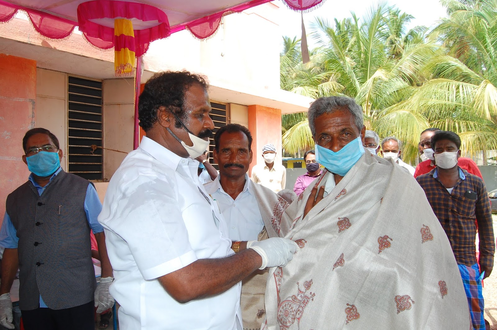 Puliampatti Panchayat: தூய்மை பணியாளர்கள், மருத்துவர்கள், காவலர்களை ...