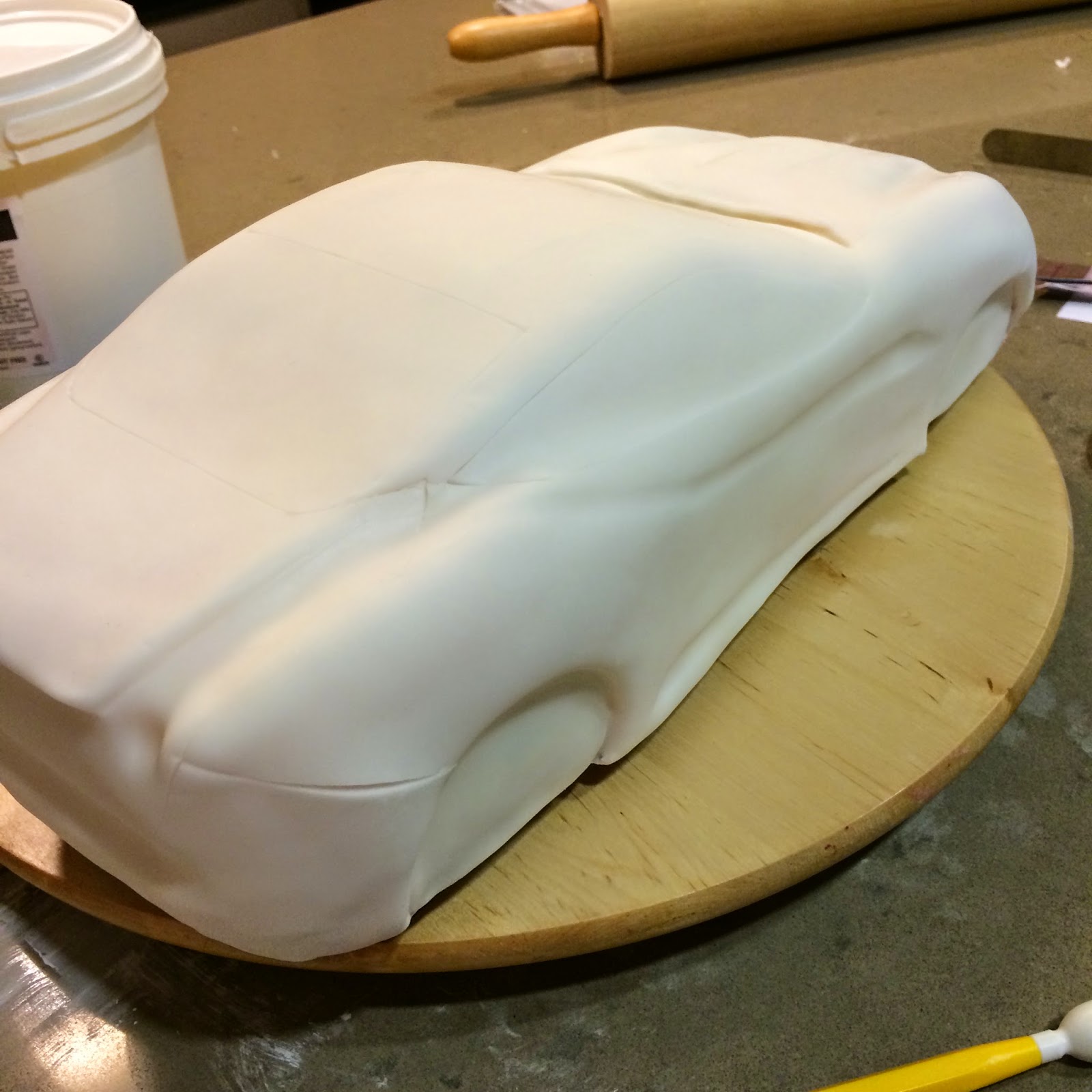 Delicious Arts Bakery: Ferrari California Cake Tutorial