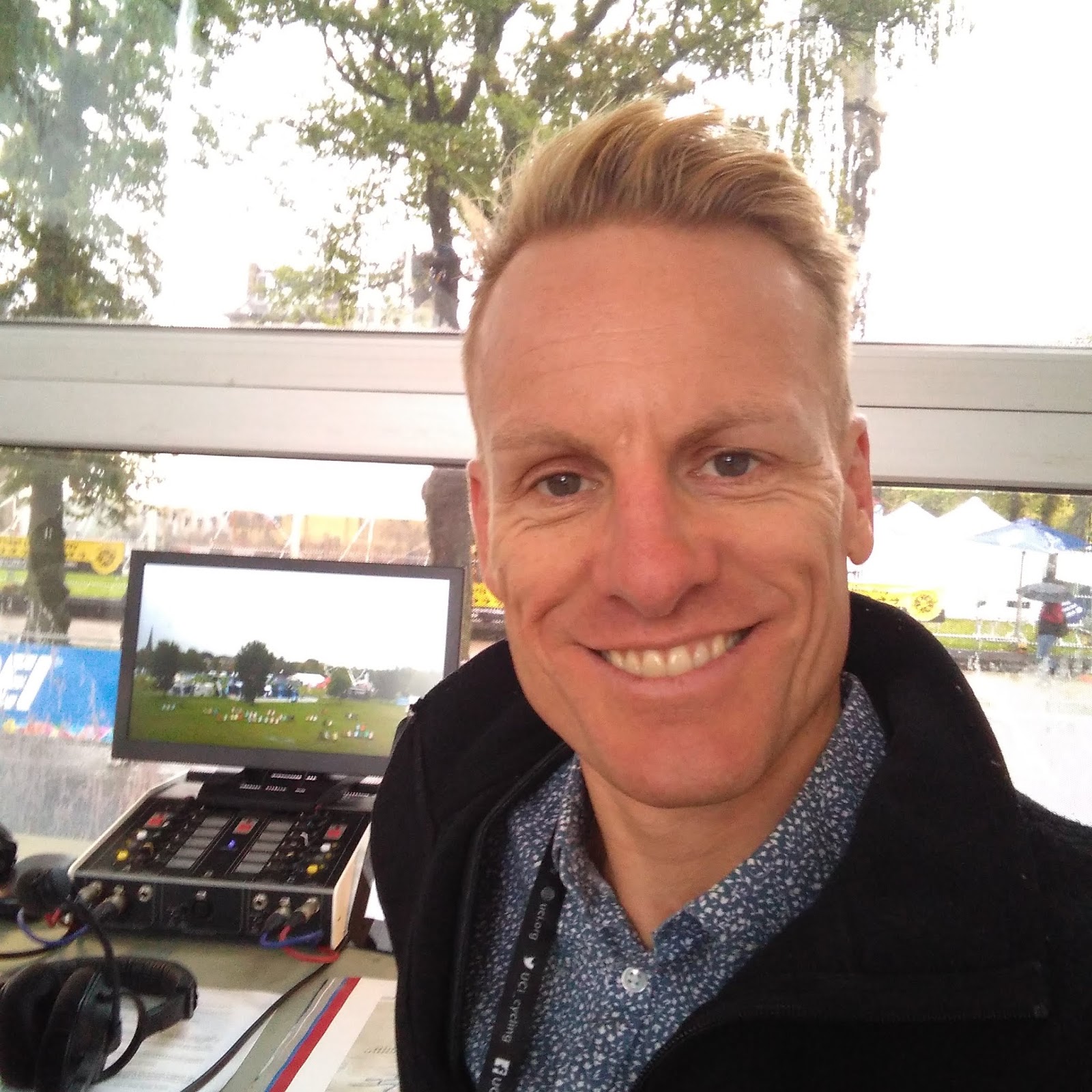jez cox : Pro Cycling Commentator and Presenter: Commentary & Examples
