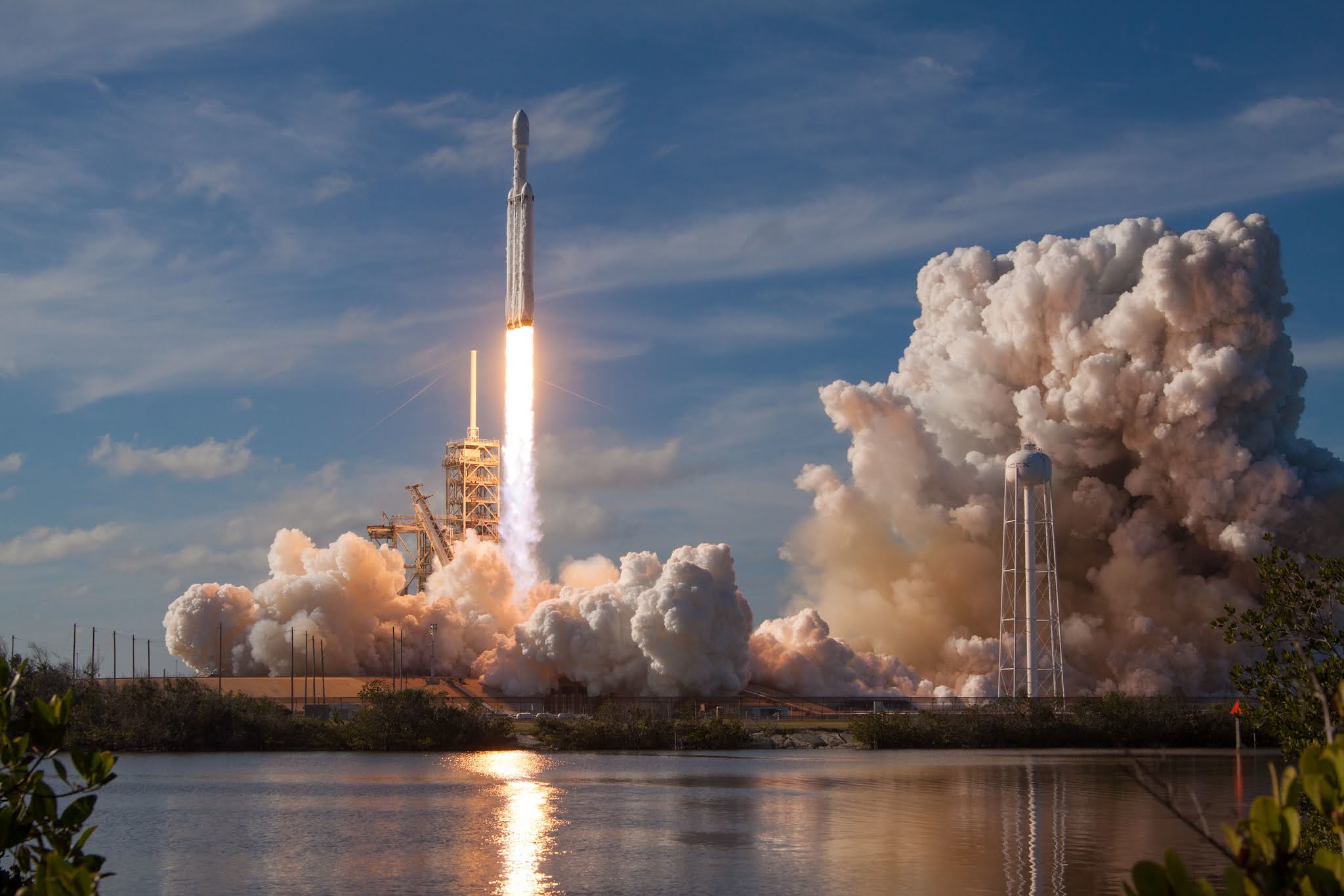 SpaceX Falcon Heavy rocket will launch internet satellite to serve ...