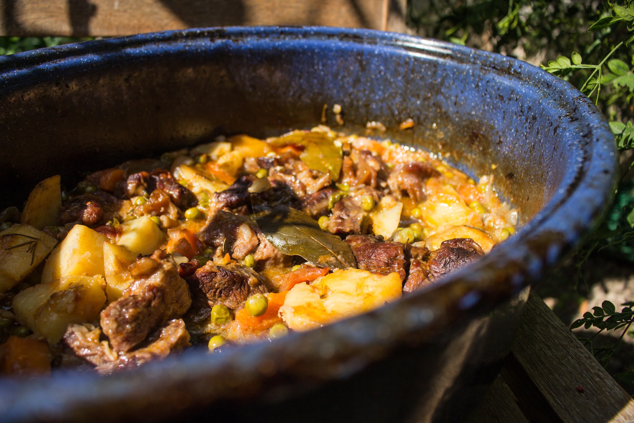 ΜΕΛΩΜΕΝΟ ΜΟΣΧΑΡΑΚΙ ΣΤΗ ΓΑΣΤΡΑ ΜΕ ΛΑΧΑΝΙΚΑ | MELTED BEEF WITH VEGGIES IN ...