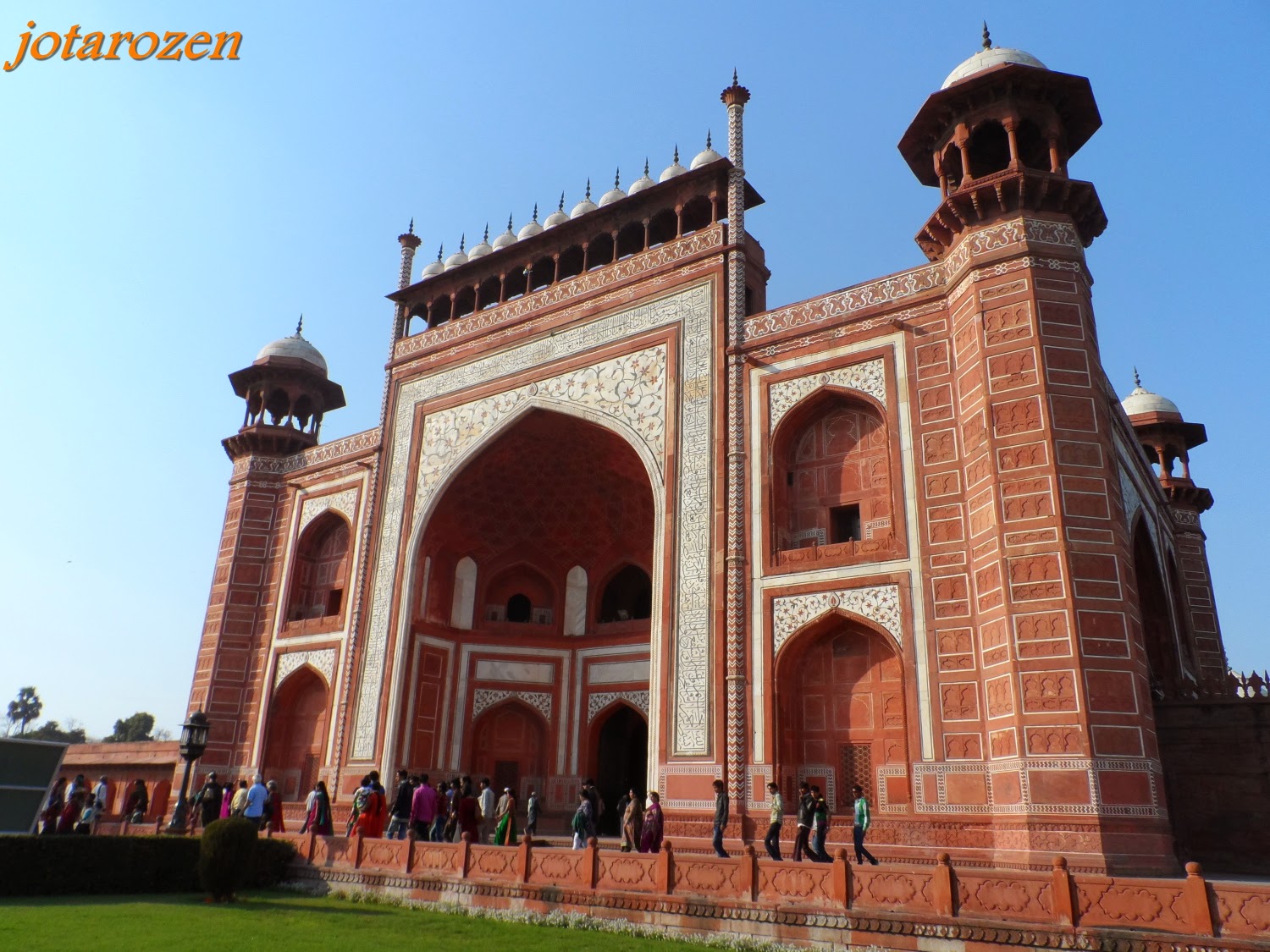 Footsteps - Jotaro's Travels: Sites : Taj Mahal - Main Gateway