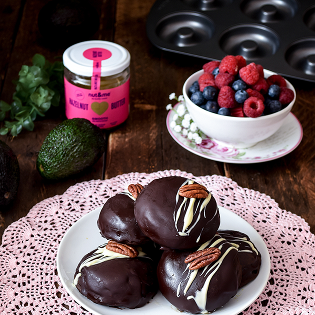 Donuts bomba keto con crema de frutas del bosque — La chocolaterapia