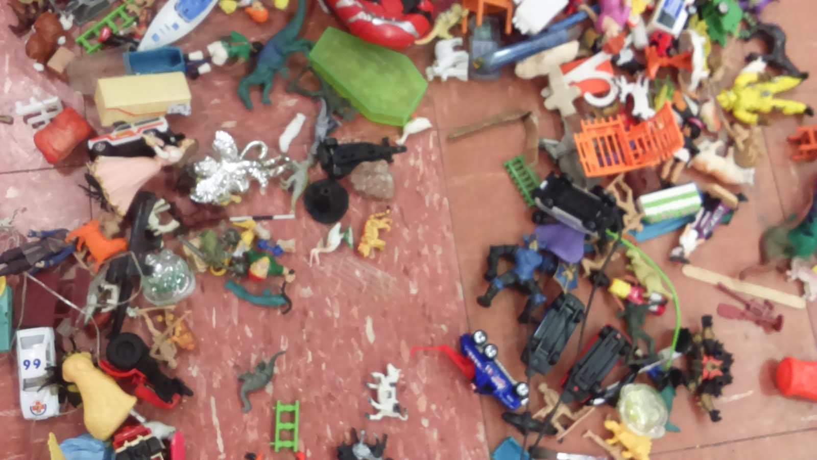 Story making with Symbolic Objects Group Activity