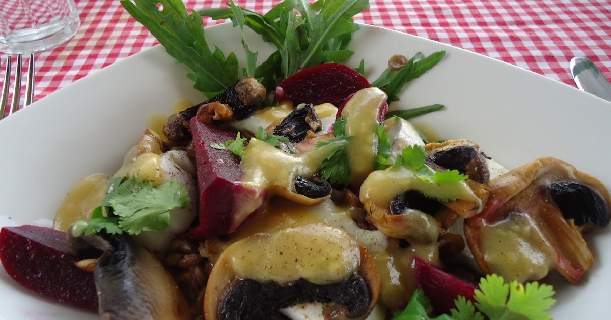 simple food, looking good: Lentils, beetroot, mozzarella, mushrooms