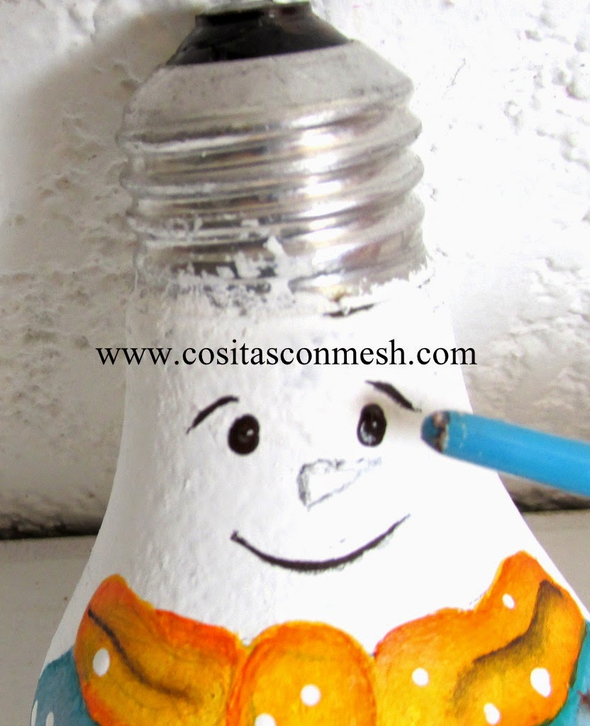 MIL ARTES MUJER: ADORNO NAVIDEÑO CON FOCO RECICLADO