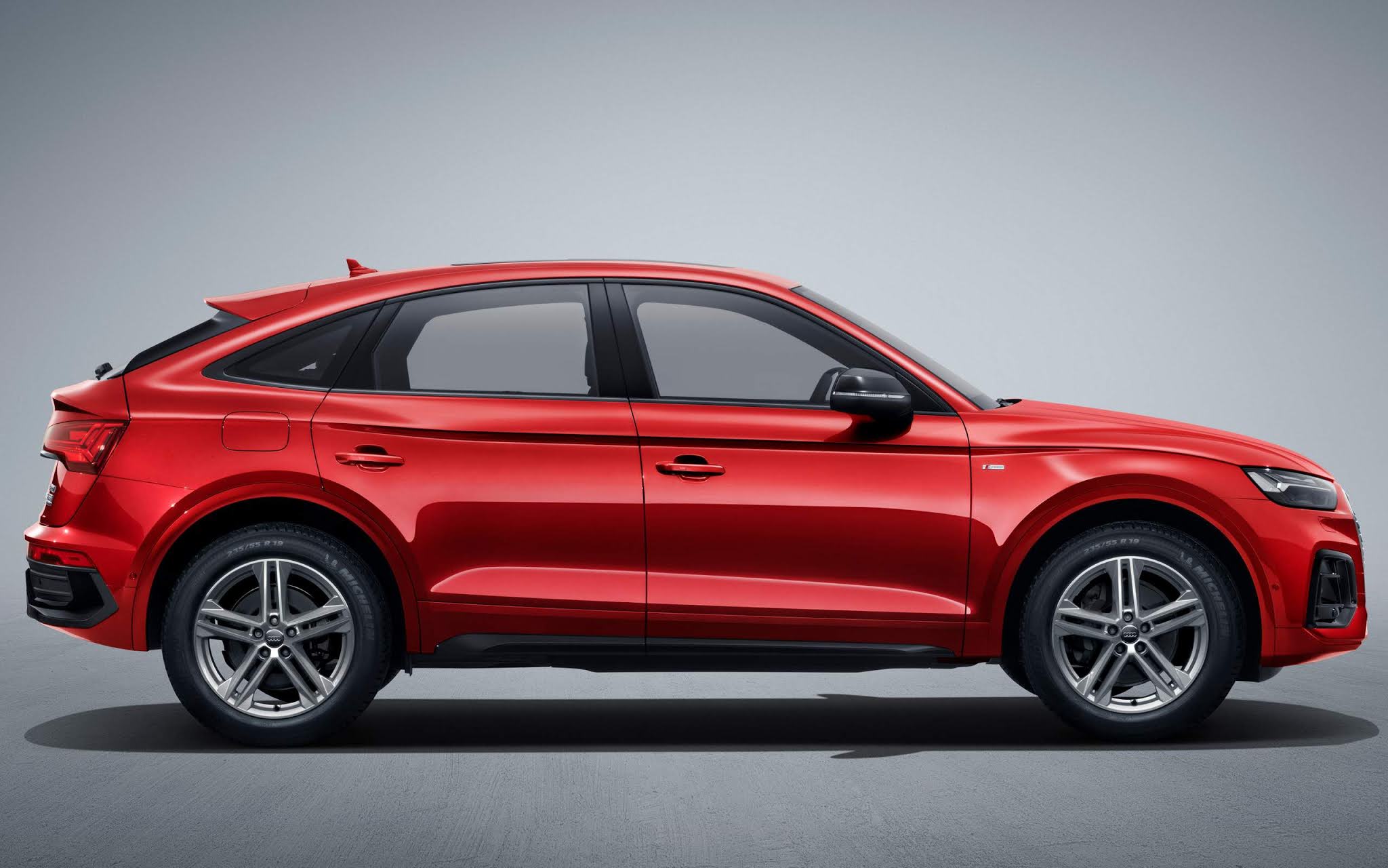 Audi Q5L Sportback é apresentado no Salão de Pequim