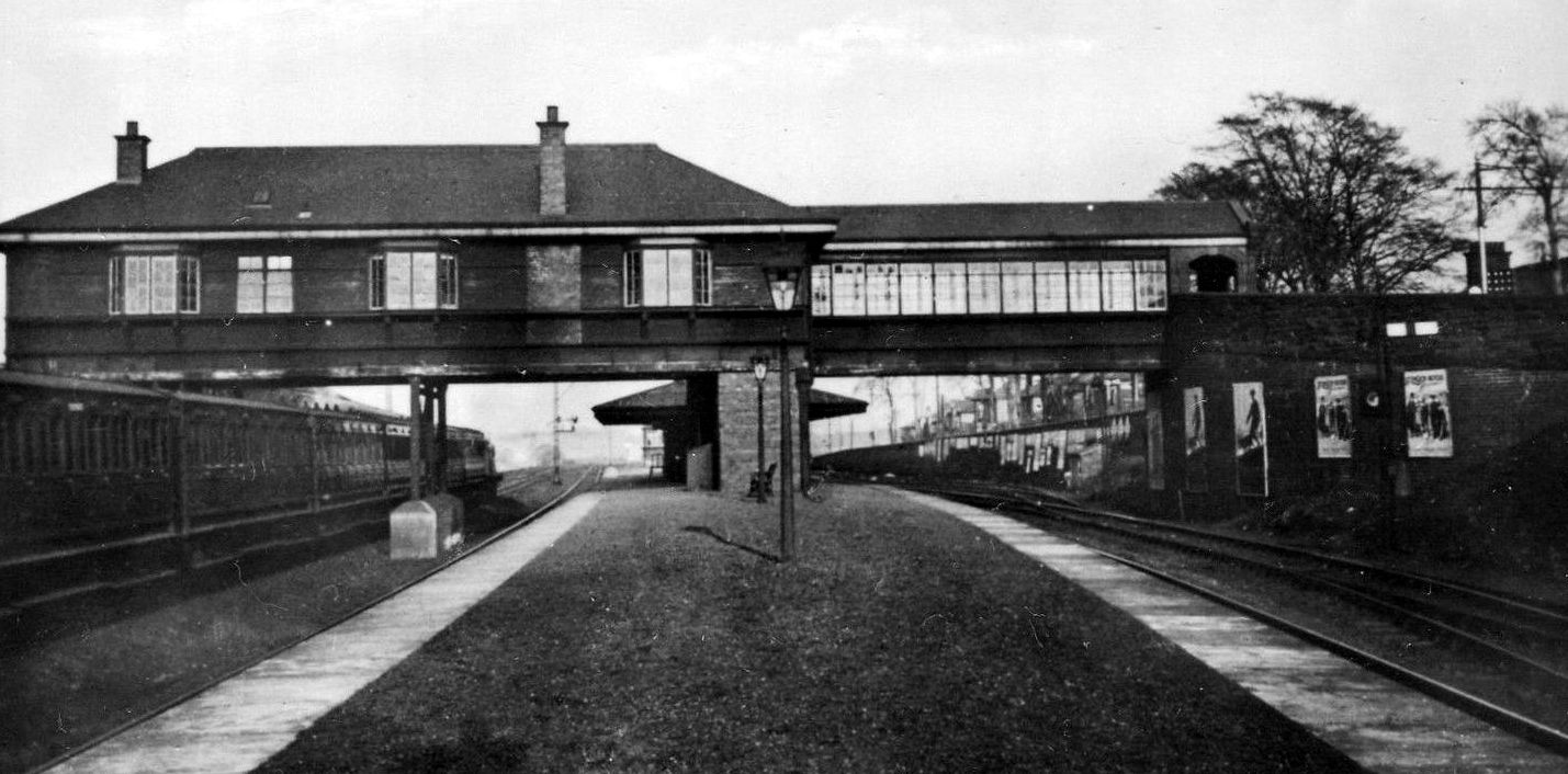 Tour Scotland: Old Photograph Railway Station Elderslie Scotland