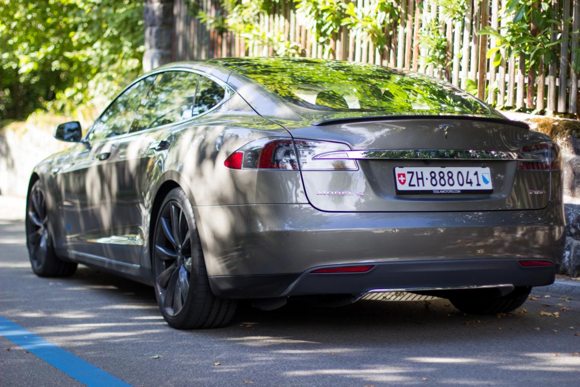 Gentlemen's Fashion Blog: Review Of The Genius Tesla Model S