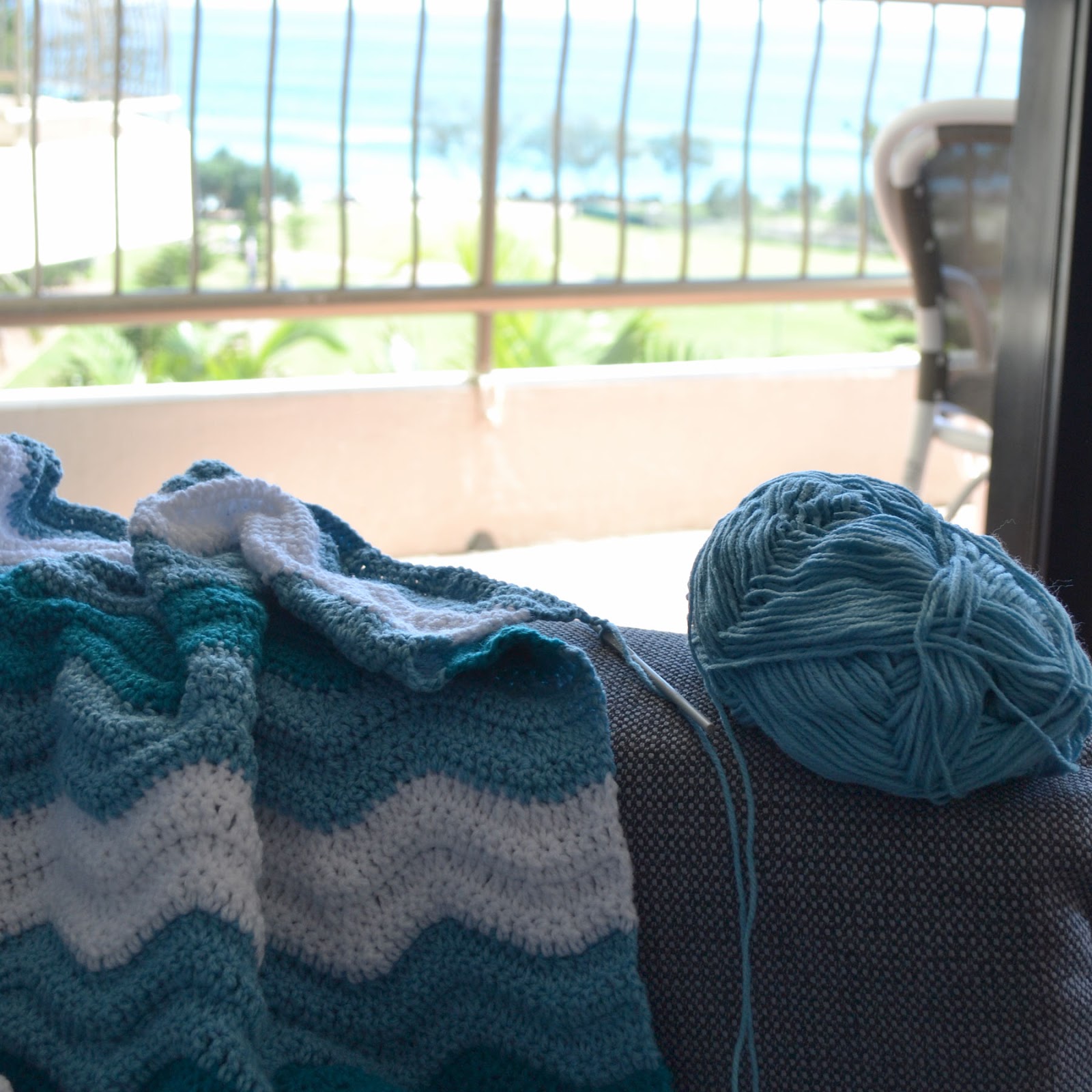 gemini stitches: "Ocean waves" crochet ripple throw