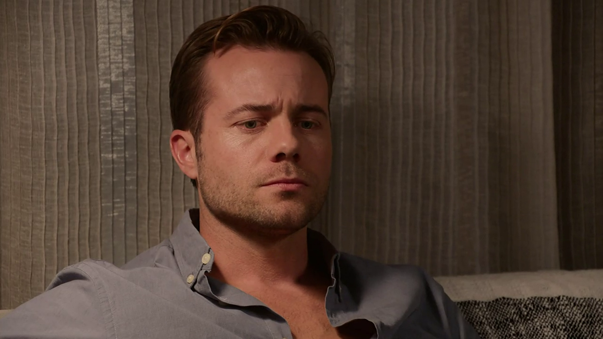 ausCAPS: Scott Smart shirtless in Shortland Street