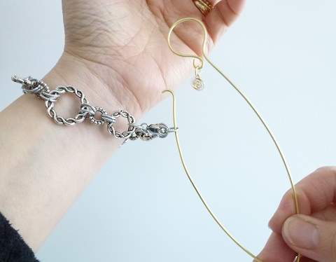 Bracelet Fastening Tool Tutorial / The Beading Gem