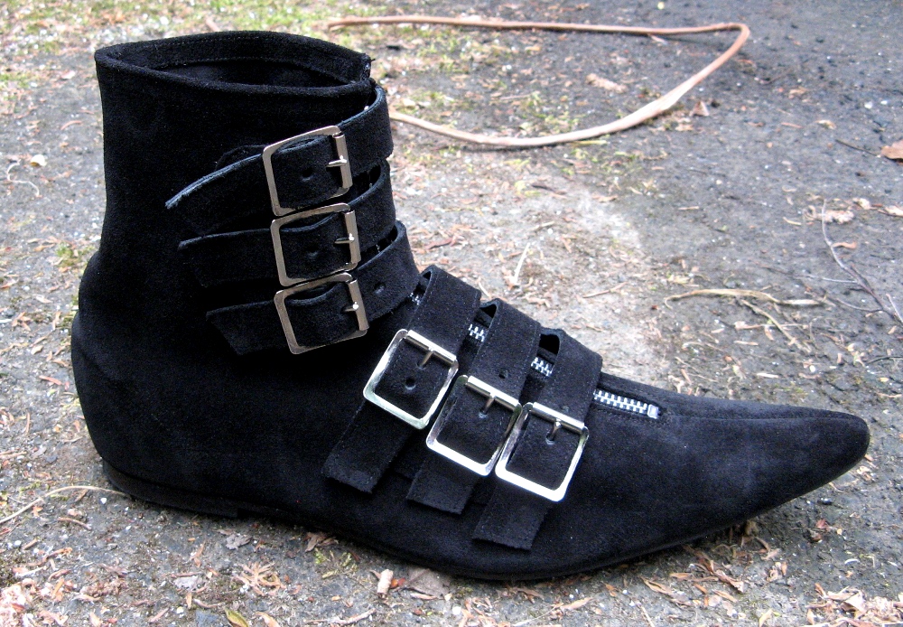 Confessions of a Gothmum: Pikes: The Gothic Shoe Company