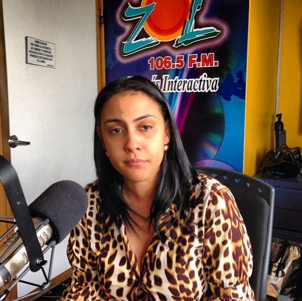 Picoteando el Espectaculo: La presentadora de televisión Angie ...