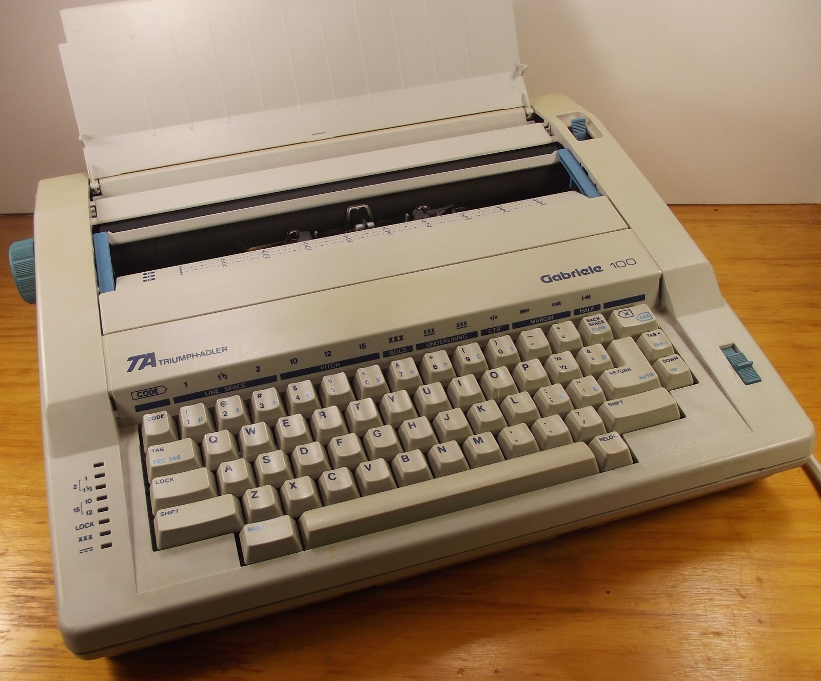 oz.Typewriter: Flight of Wedges (Electronic Typewriters)