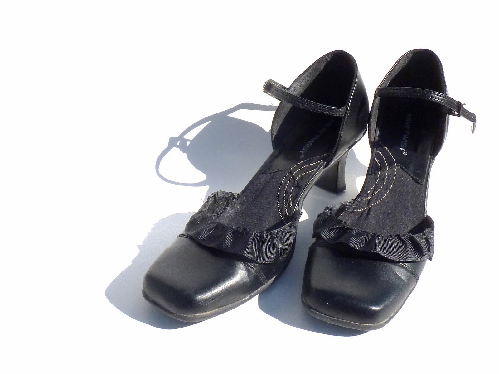 No time to be bored: Ruffle Shoe Tutorial: a Refashion