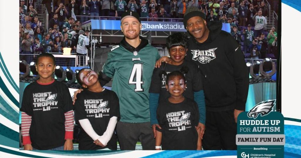 The Lady(Bug) of the Household: Eagles Huddle Up @ The Linc!