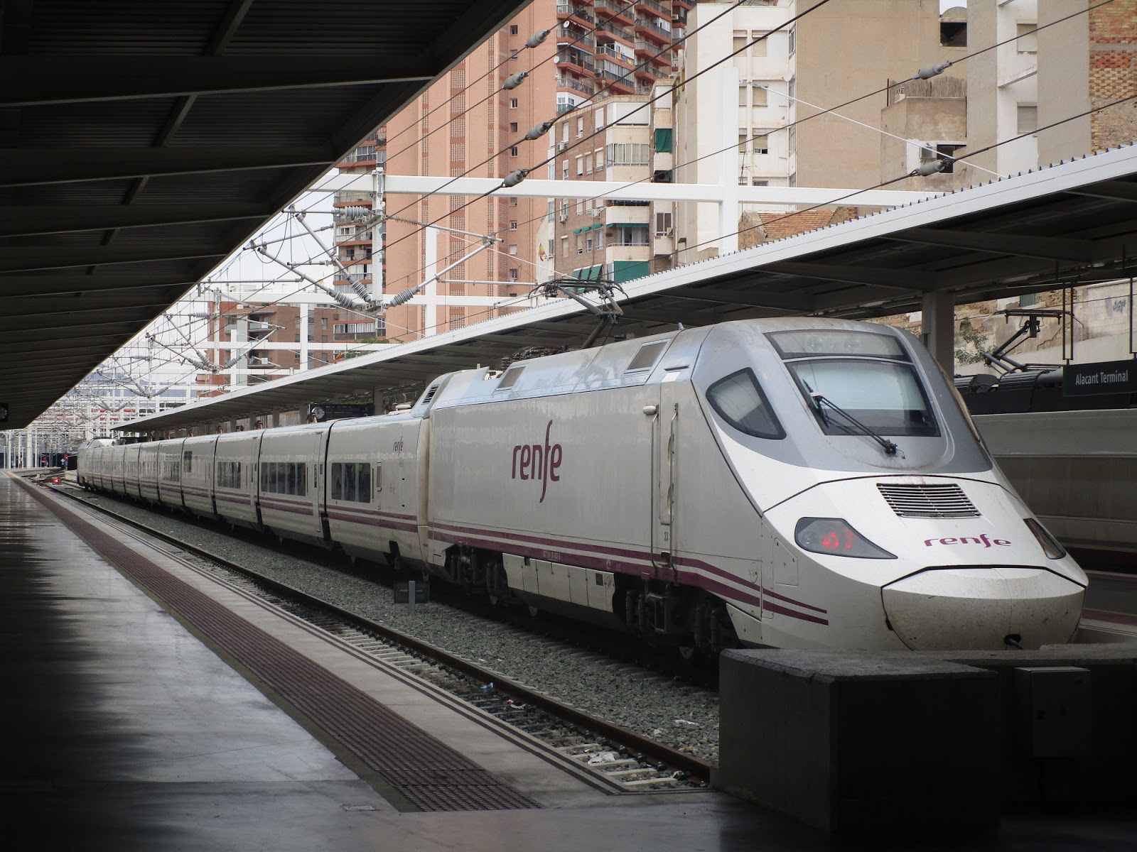 Unos cuantos trenes: FOTOGRAFÍA --- Serie 130