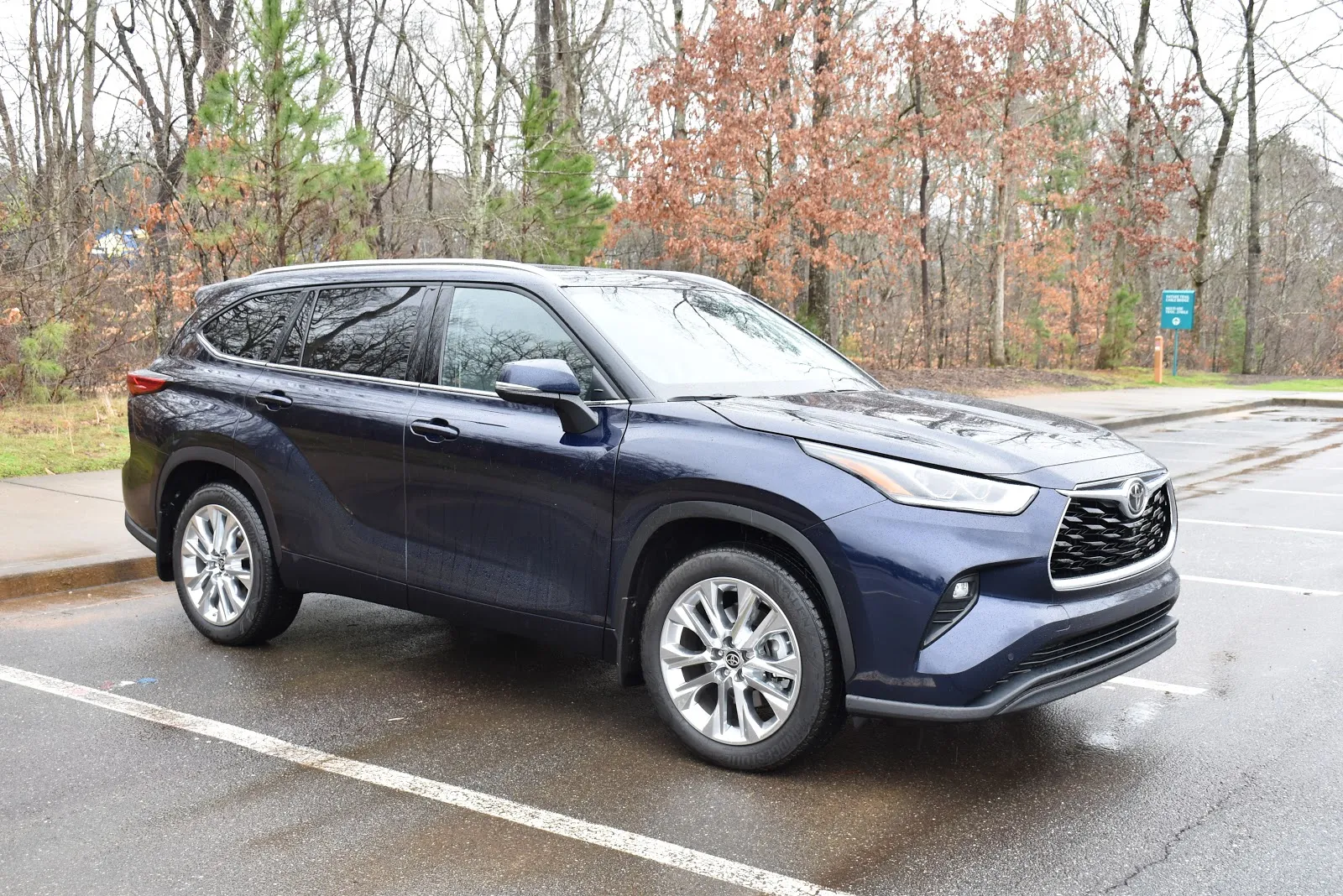 Video: The Best Family SUV: 2020 Toyota Highlander Limited