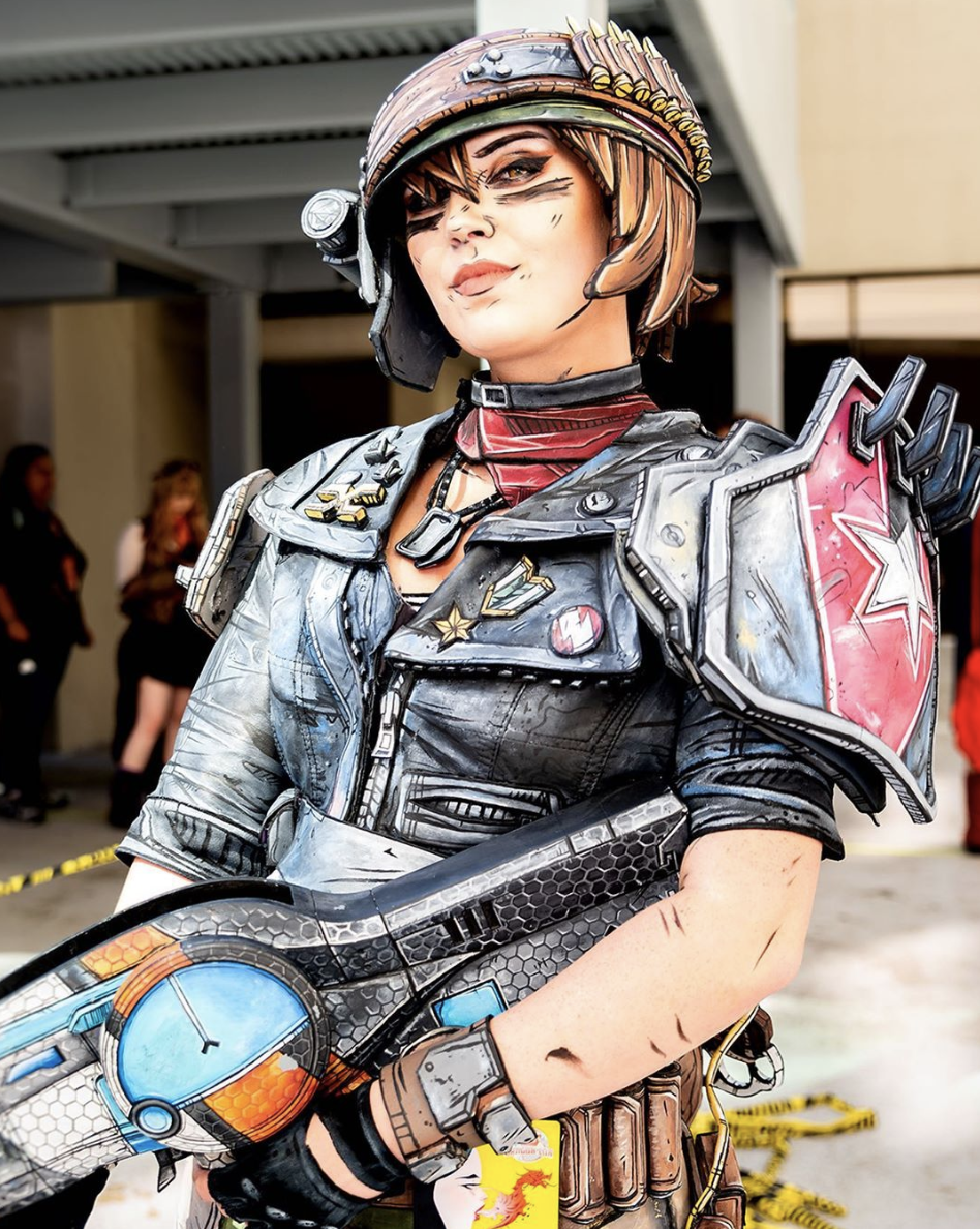 Cosplay Showcase: Goldvester Cosplay's Moze!