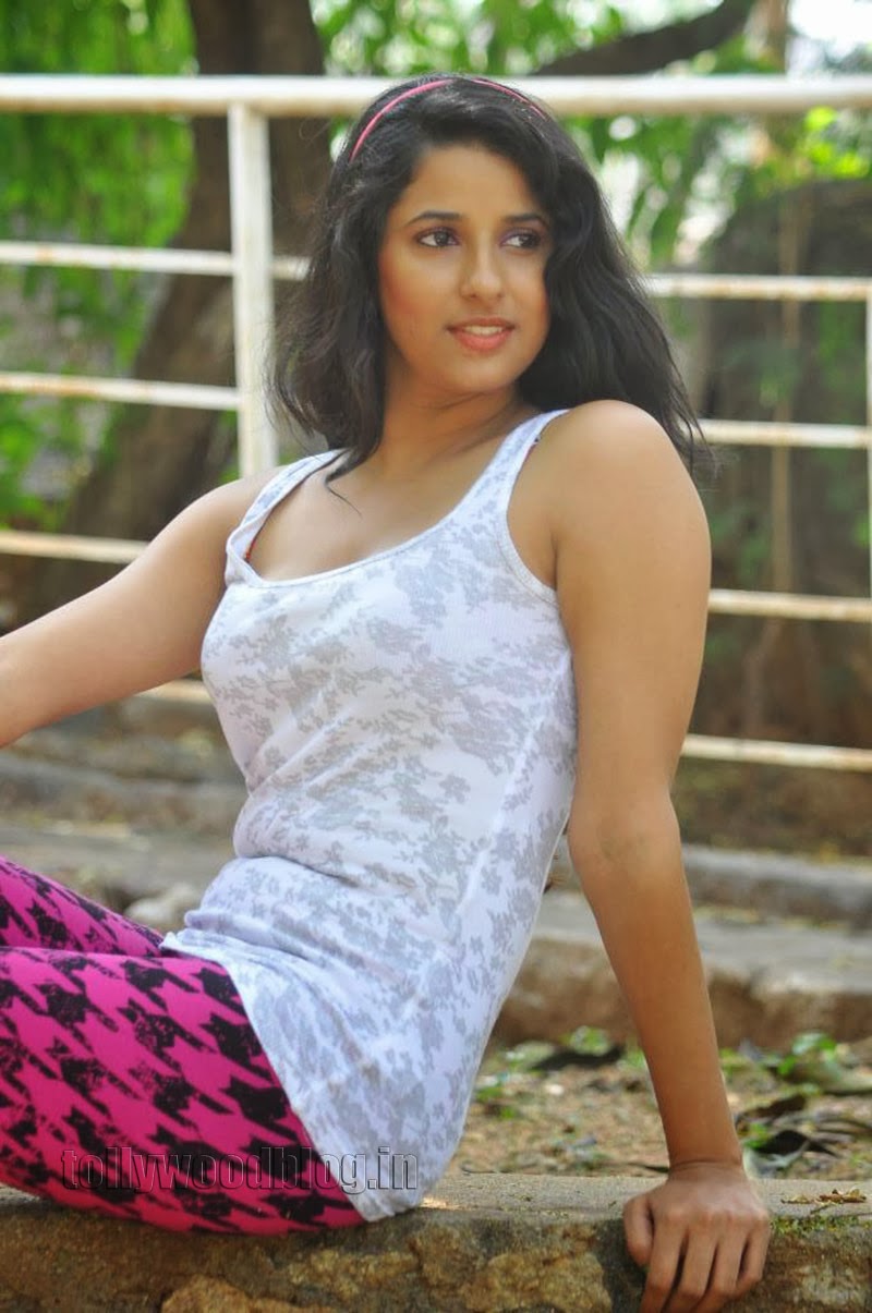 Sravya Reddy Hot Photo Shoot Sizzling Photos Gallery