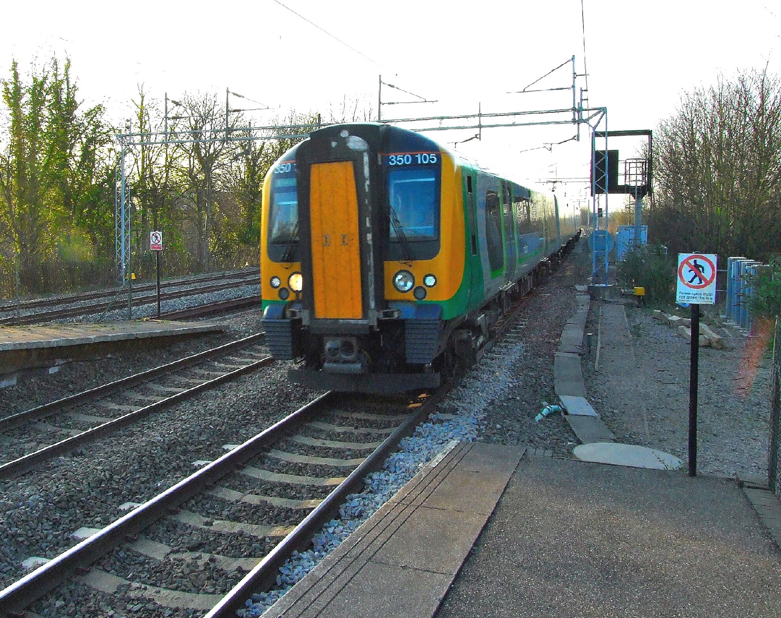 'Along These Tracks' Train Photos Site : Photo Class 350105 London ...