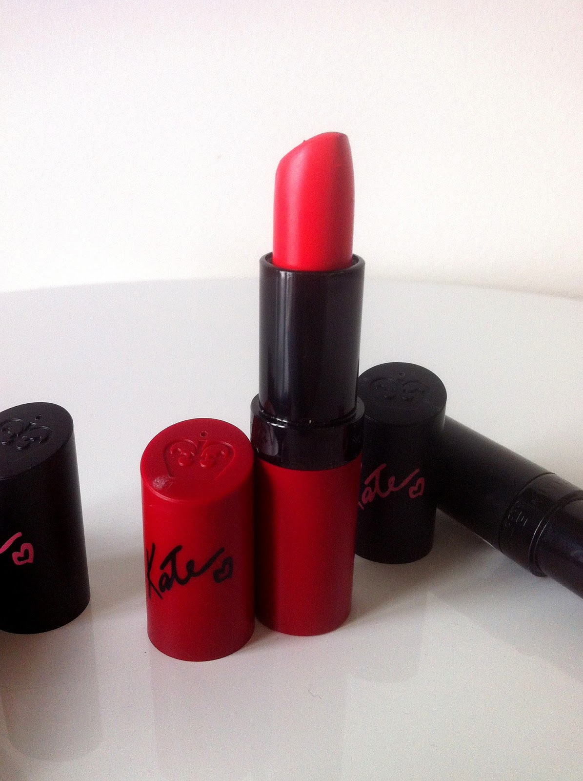 Le Blog d'Ella: Must Buy Alert ! Les rouges à lèvres Kate Moss by Rimmel