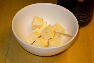 Erikas LCHF till vardag och fest: Ost och gott vin