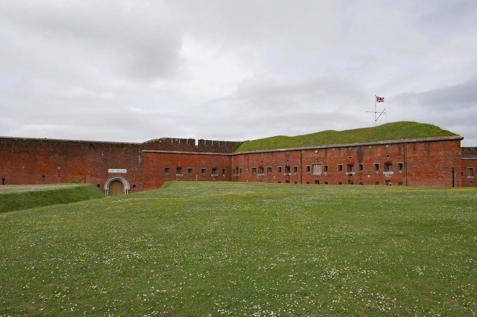 Walking in the country: Portchester Castle and Fort Nelson