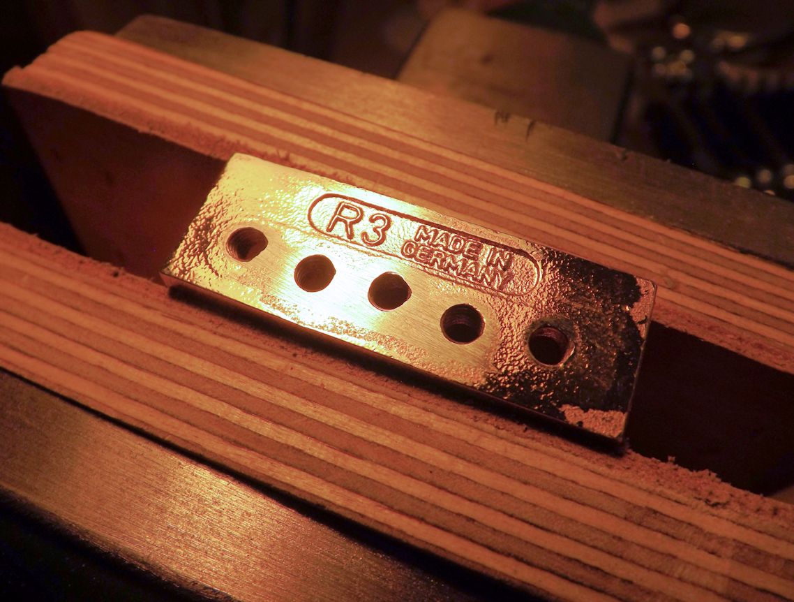 Woodford Instruments: Floyd Rose Retrofit.