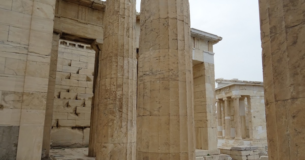 Los Propileos, la entrada monumental a la Acrópolis de Atenas