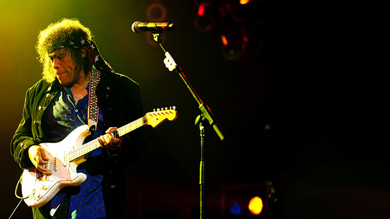 Skinny Devil Magazine: GUITAR GODS: Jon Butcher