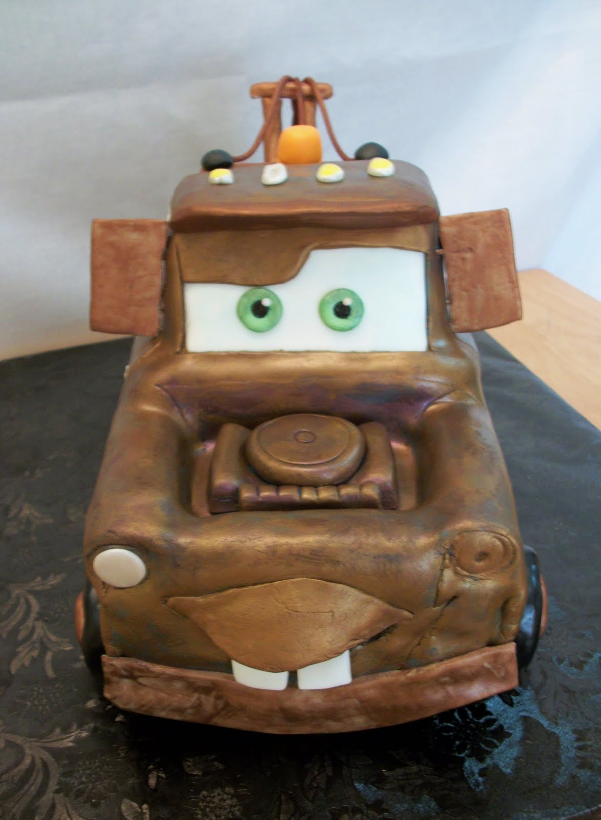 Bellissimo! Specialty Cakes: "Tow Mater Cake" - 8/11